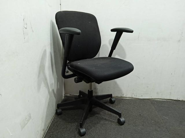 Itoki Office Chair have arms A0064143｜Office market Happy Thailand
