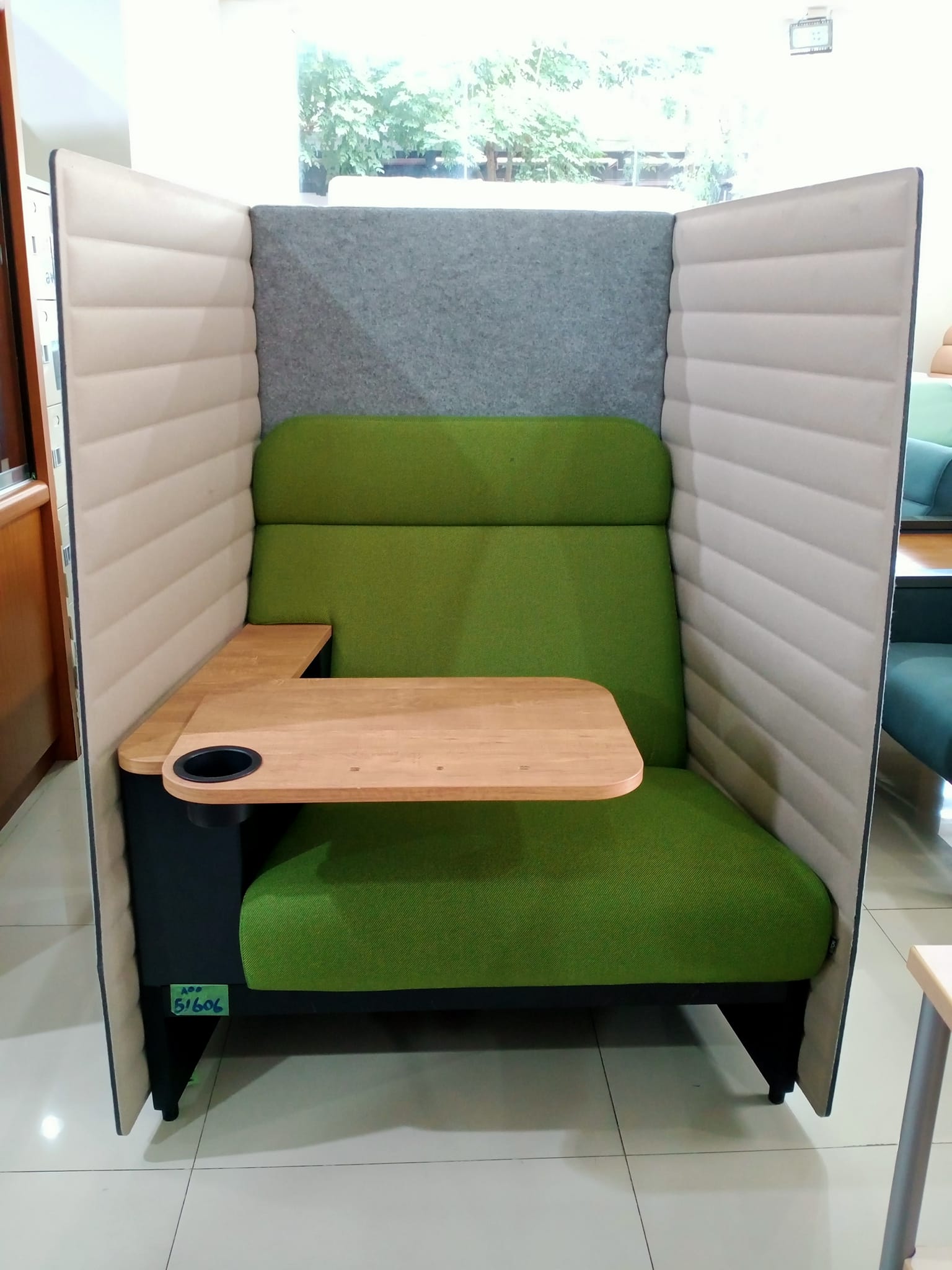 ITOKI JAPAN Booth lounge chair with table ตลาดเฟอร์นิเจอร์สำนักงาน ...
