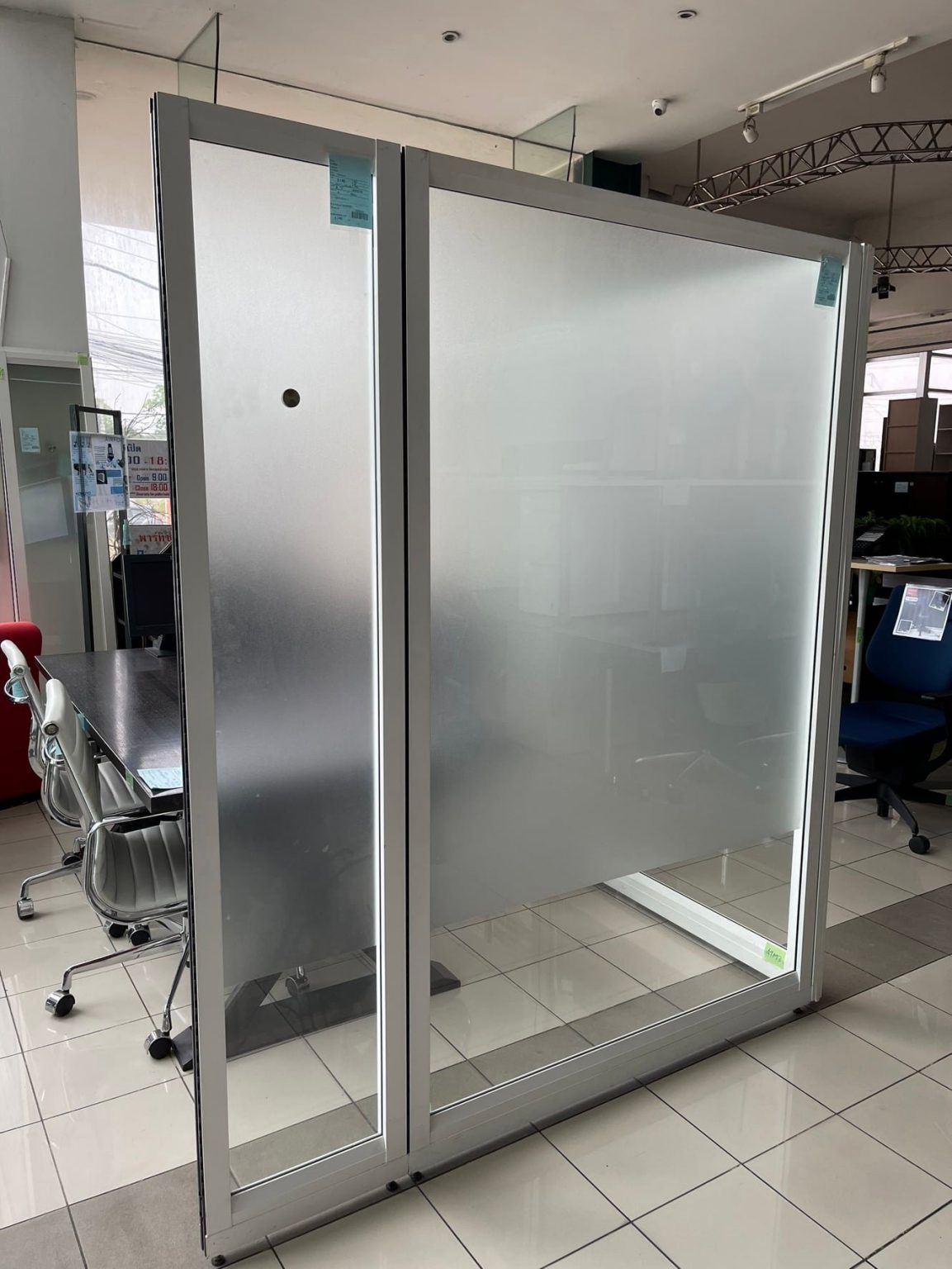 Partition Okamura กระจก ตลาดเฟอร์นิเจอร์สำนักงาน Happy Thailand