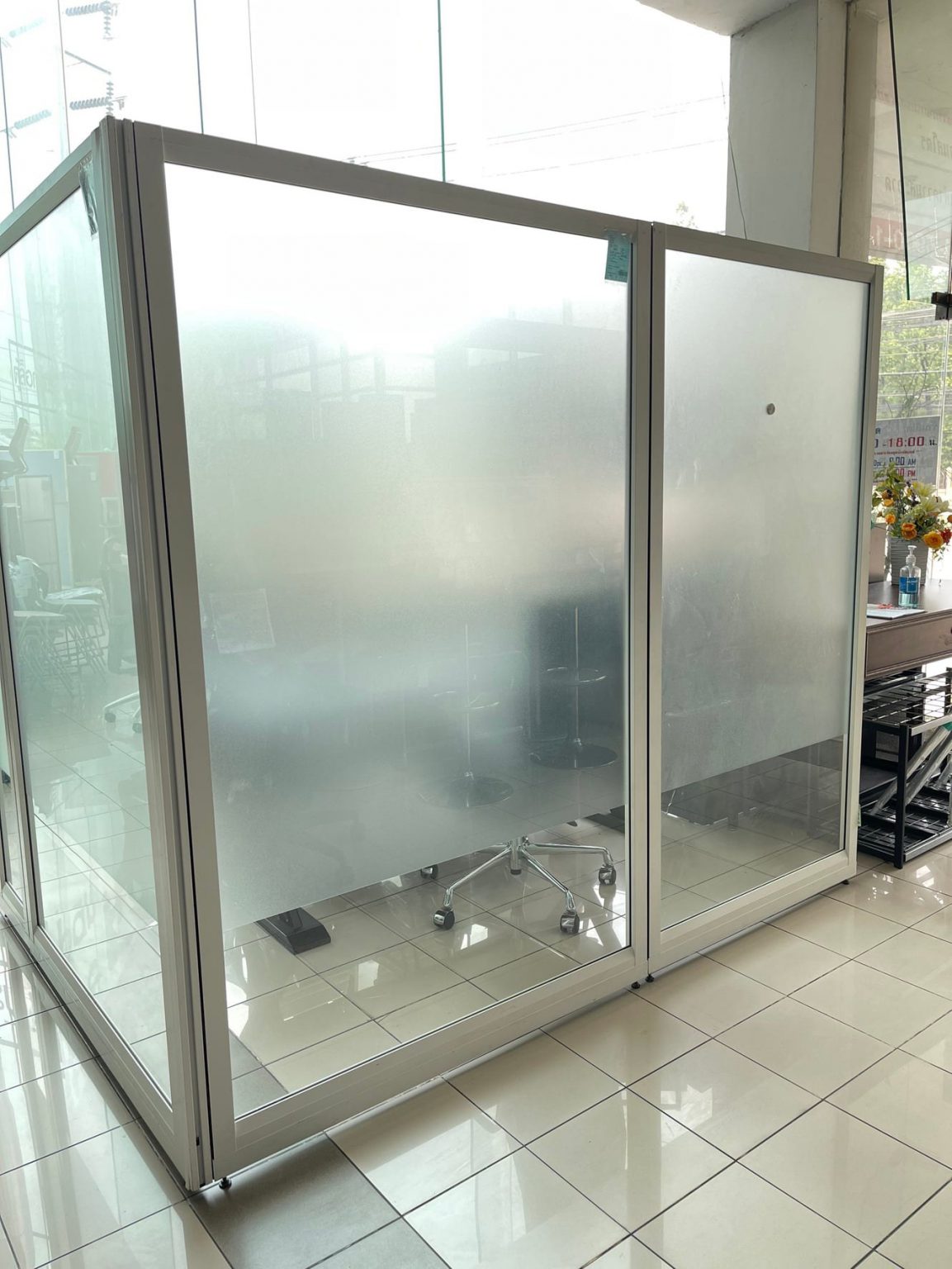Partition Okamura กระจก ตลาดเฟอร์นิเจอร์สำนักงาน Happy Thailand